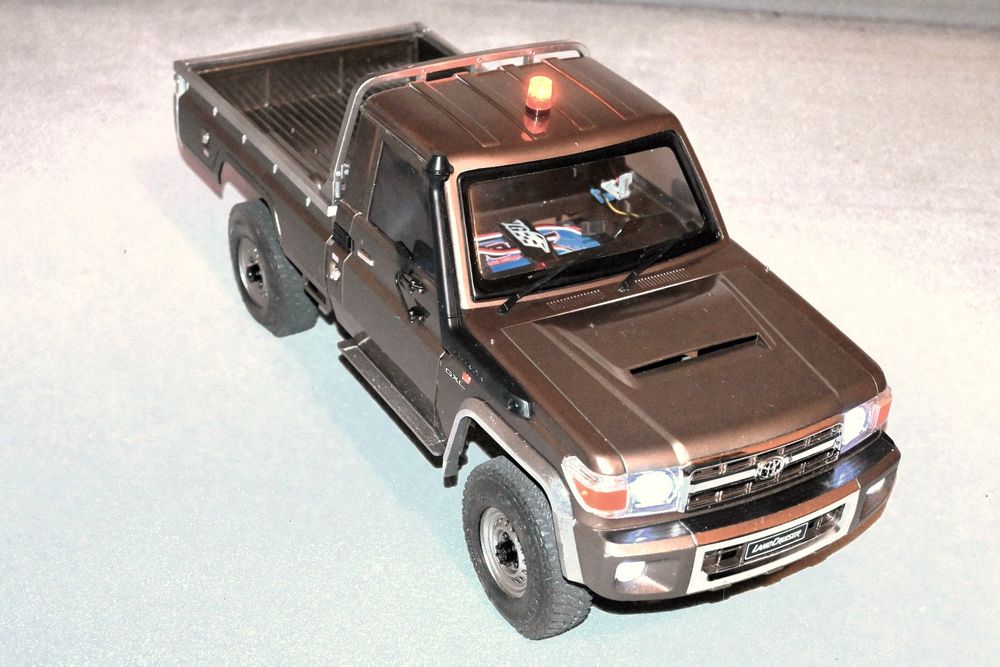 Boom Racing BRX01 1:10 mit Body Toyota Land Cruiser70 (Neu (gemäss ...