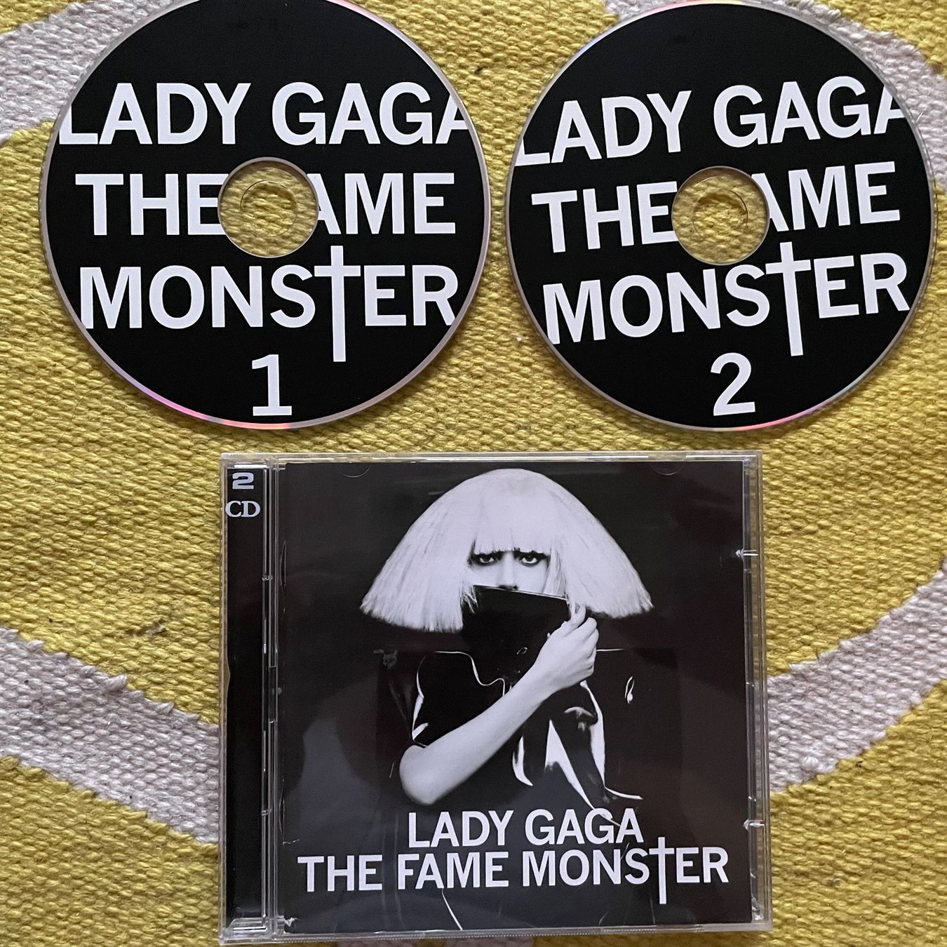 LADY GAGA-2CD THE FAME MONSTER (Gebraucht) in Rorschacherberg für CHF 5 ...
