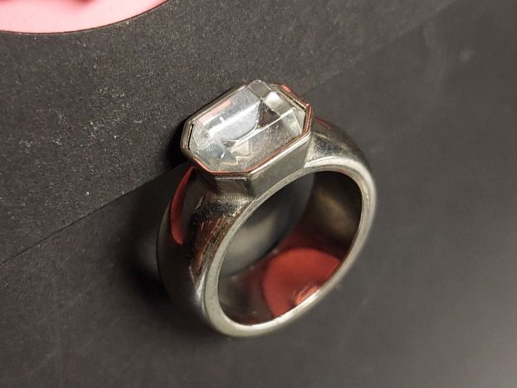 Modeschmuck: Ring mit grossem durchsichtigem Stein (Gebraucht) in ...