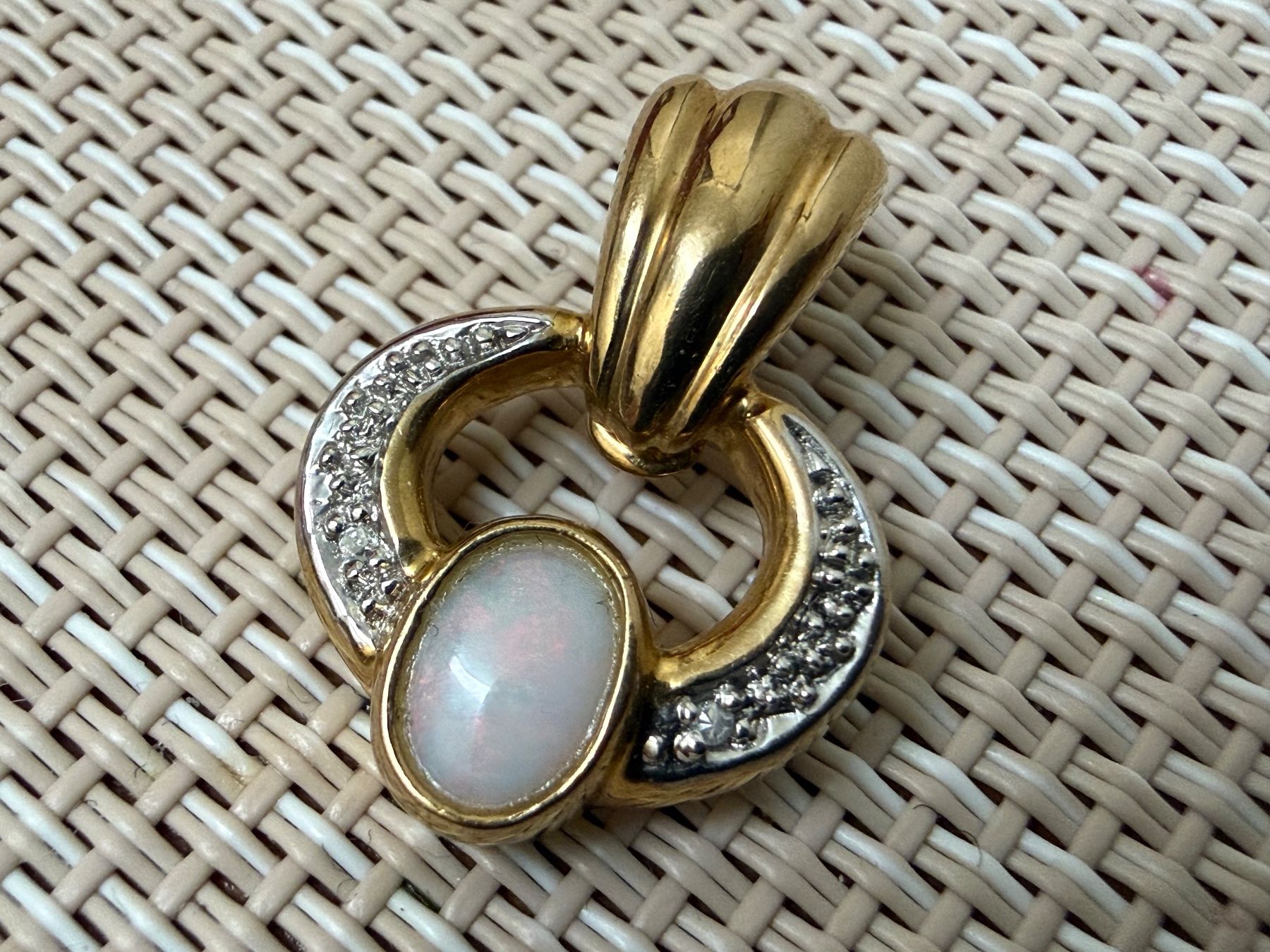 Gold Anhänger mit Opal und Diamanten 333, 8K (Gebraucht) in Spiegel b ...