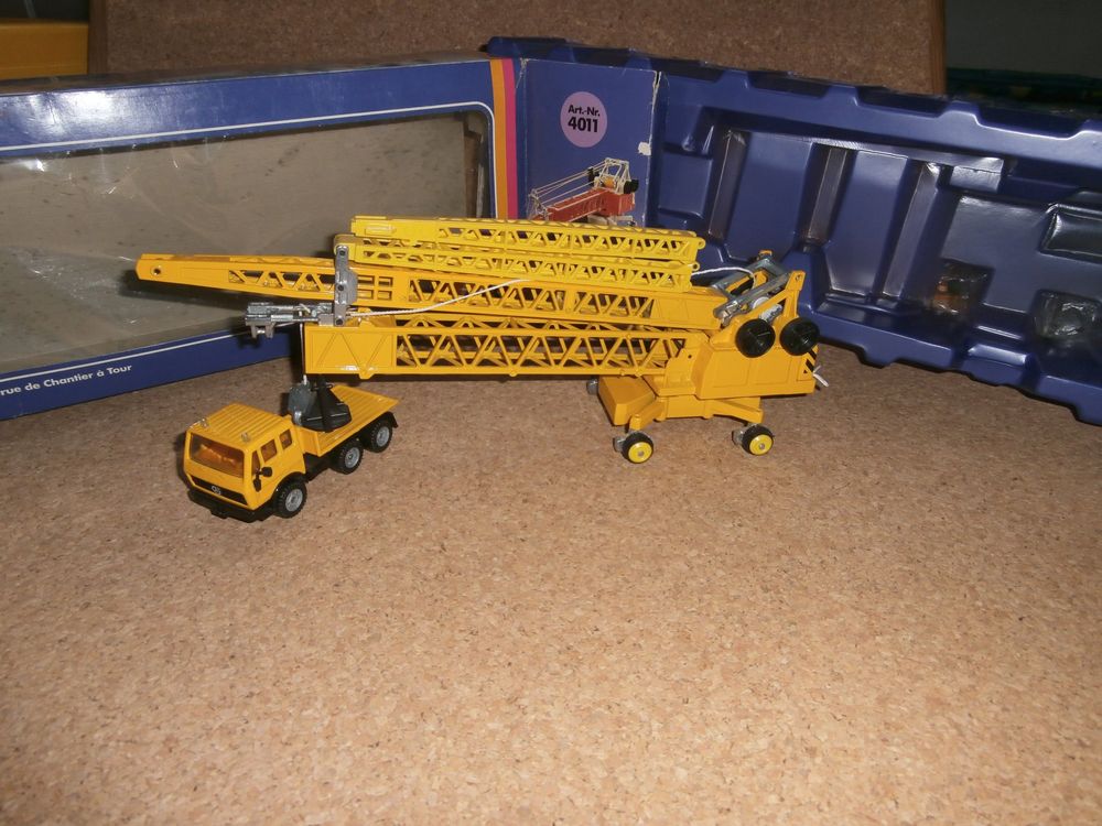 SIKU 4011 Mercedes 2232 mit Turmdrehkran (Neu und originalverpackt) in ...