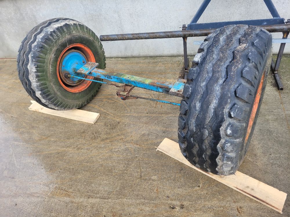 Achse mit Räder für Landwirtschaftliche Anhänger (Gebraucht) in ...