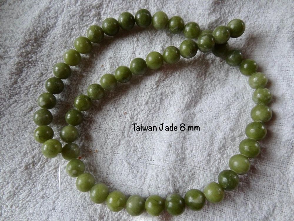 schöne "Taiwan Jade" Perlen 8mm - 1 Strang (Neu und originalverpackt ...
