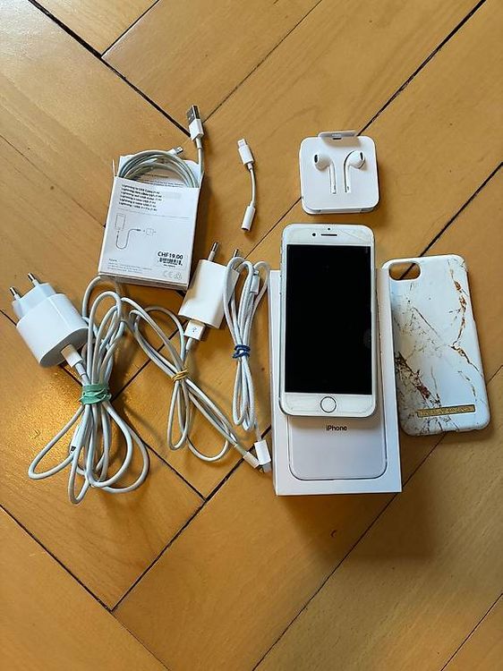 iPhone 8, 64 GB inkl. div. Zubehör (Gebraucht) in Zürich für CHF 60 ...