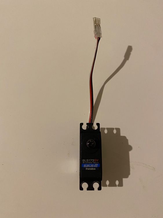 Futaba BLS 173 SV (Gebraucht) in Root für CHF 16 – mit Lieferung auf Ricardo kaufen