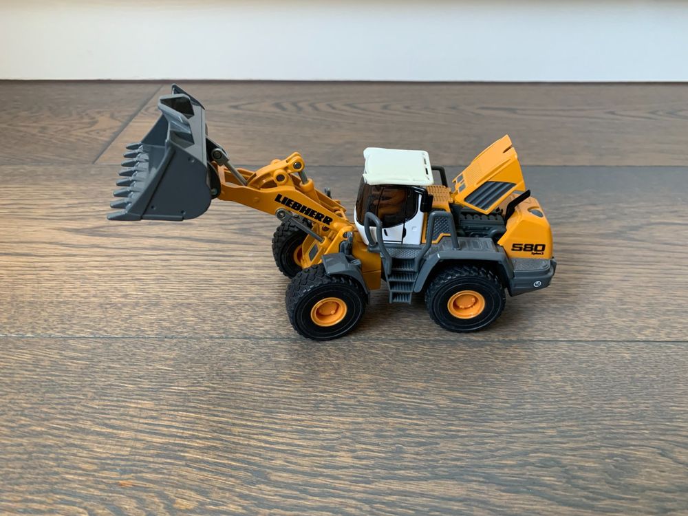 Siku Radlader Liebherr L580 2plus2 1:50 (Gebraucht) in Zug für CHF 11 – mit Lieferung auf ...