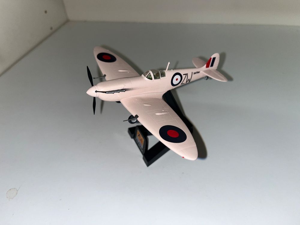 Easy Model Spitfire desert pink RAF 1/72 | Kaufen auf Ricardo