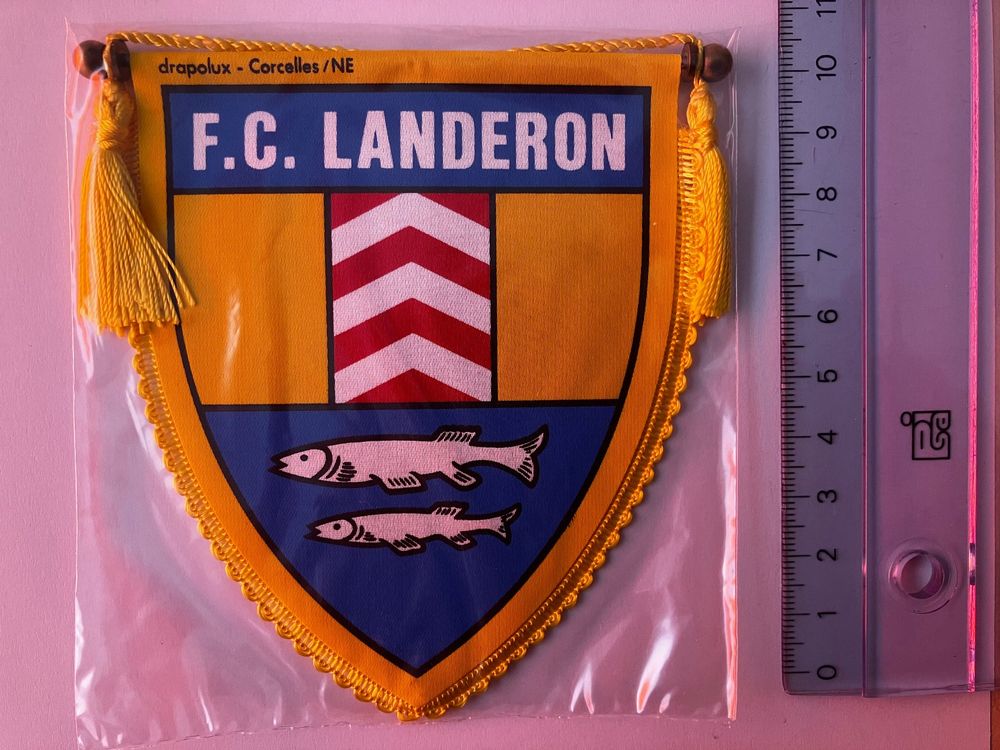Vintage Fanion/Wimpel FC LANDERON (Neu und originalverpackt) in Gland für CHF 5 – mit Lieferung ...