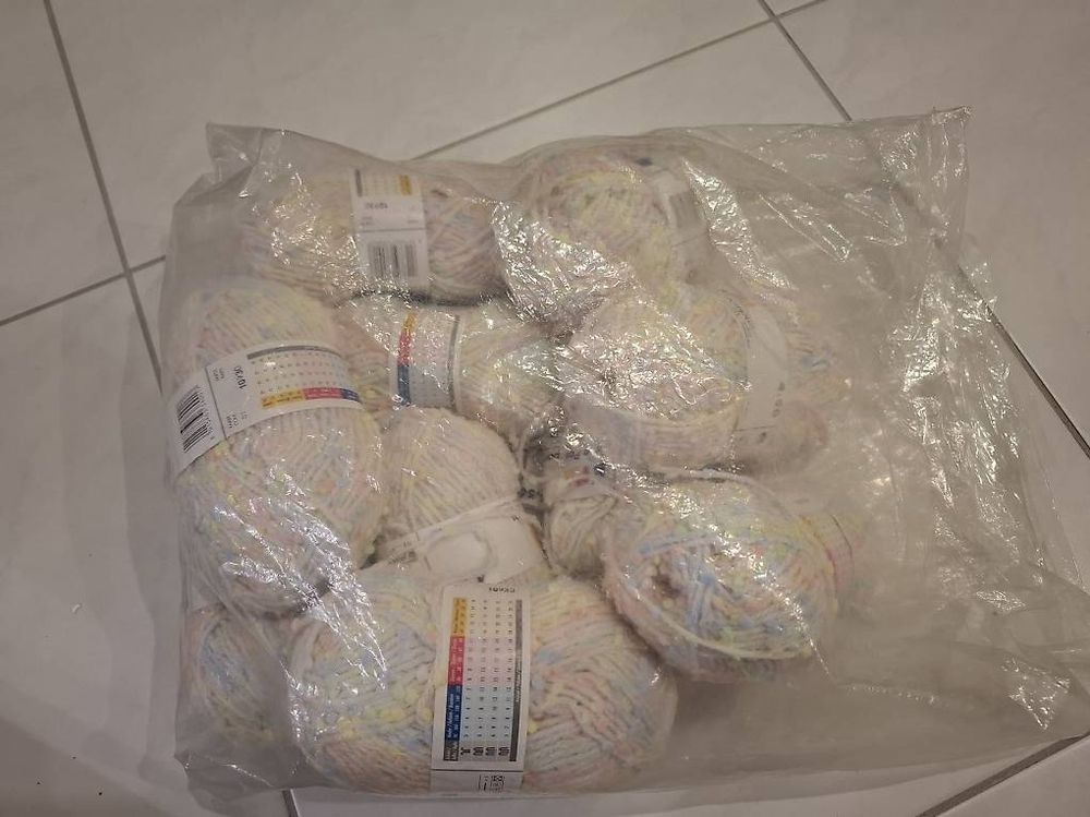 Wolle Bebe Pompon (Gebraucht) in Künten für CHF 10 – mit Lieferung auf ...