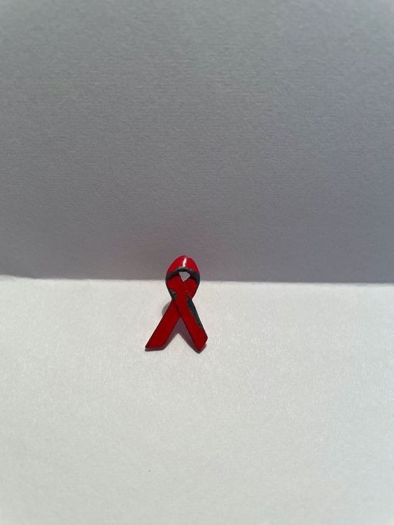 Pin Red Ribbon (Gebraucht) in Waldenburg für CHF 1 – mit Lieferung auf ...