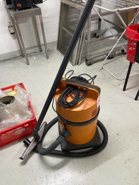 Taski Industrie-Nasssauger (Lot 158) Standort 8708 Männedorf (Gebraucht ...