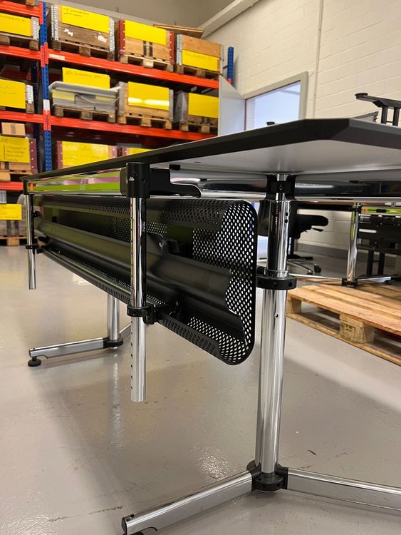 USM Kitos Schreibtisch (Gebraucht) in für CHF 150 – nur Abholung auf ...