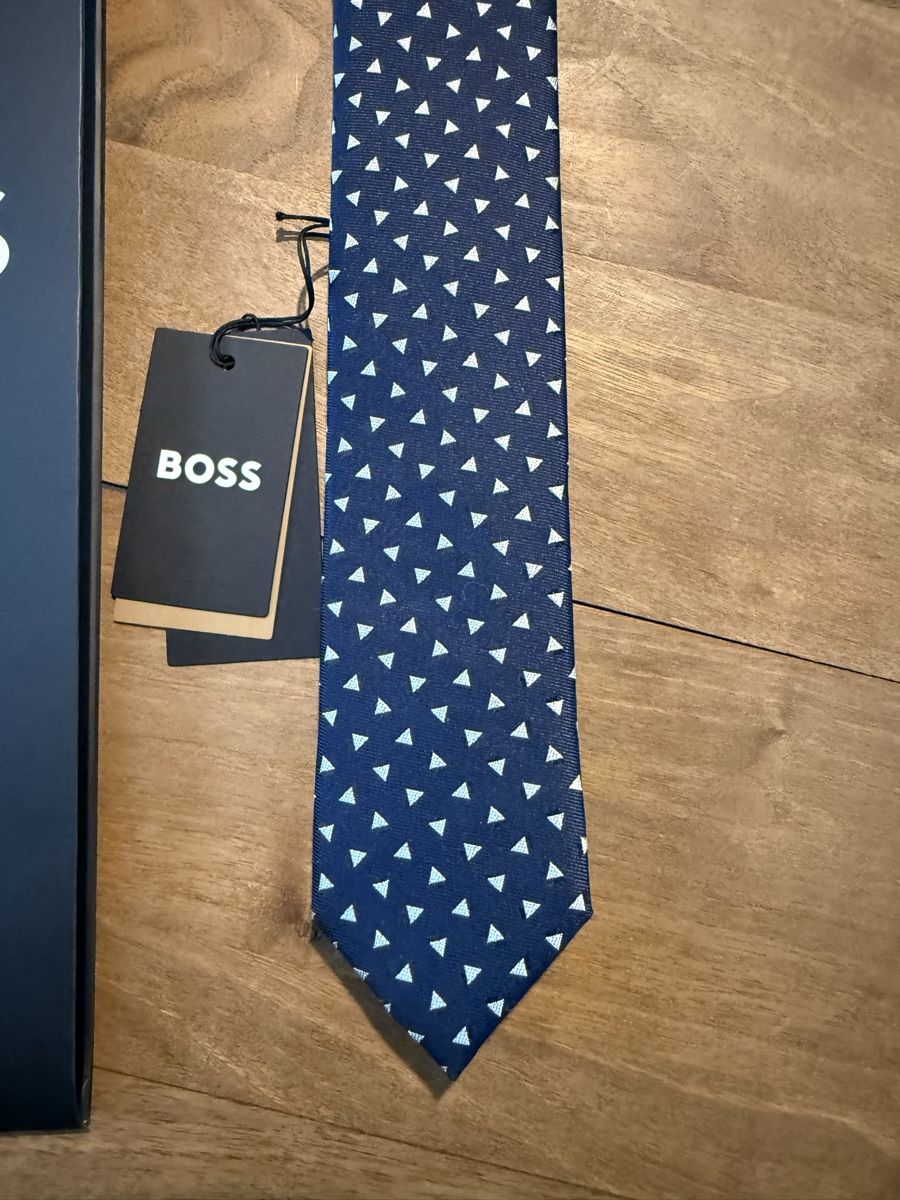 Cravate HUGO BOSS bleue (Neuf (Voir description)) à Moutier pour CHF 60 ...