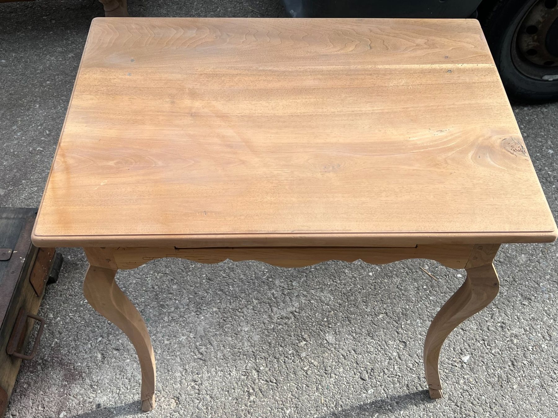 ART 985-D Table d'appoint sablé (D'occasion) à Pont-La-Ville pour CHF ...