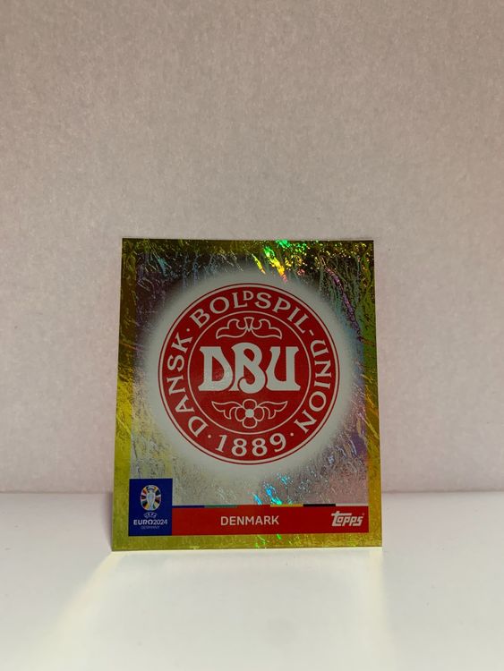 EM 2024 Topps Dänemark Logo Gold Shiny Sticker (Neu (gemäss ...