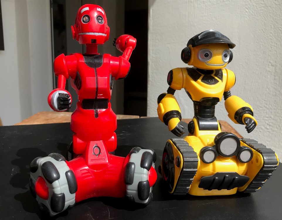 Alte Roboter gelb und rot (Gebraucht) in Seltisberg für CHF 12 – mit ...