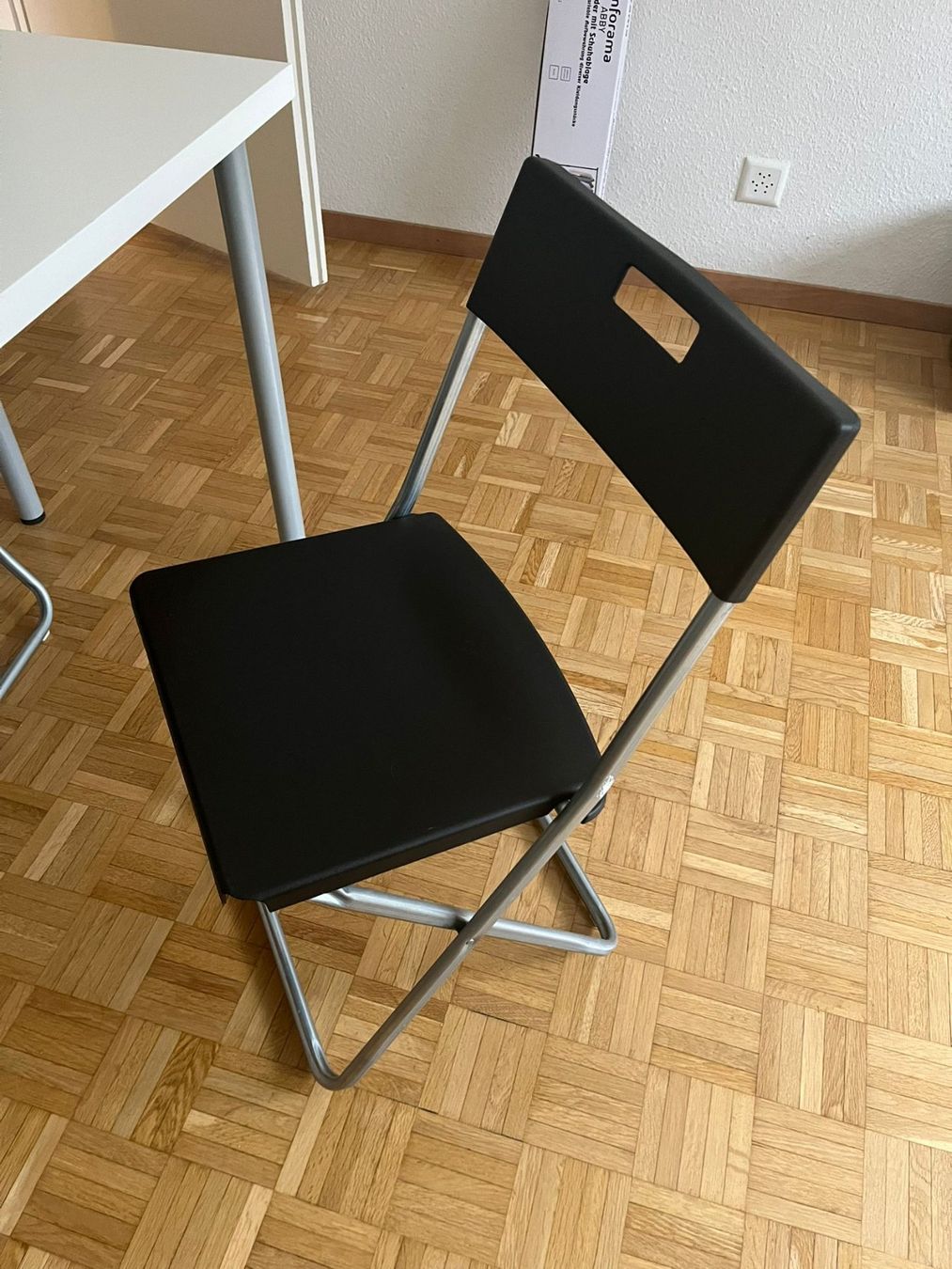 Table + 2 chairs (flexible to storage) (D'occasion) à Petit-Lancy pour ...