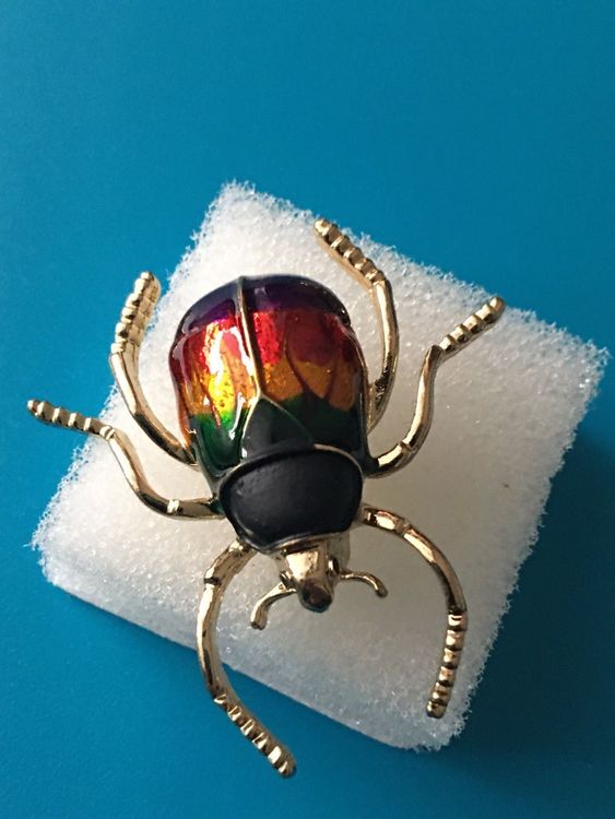 Käfer Brosche . Gold Farbe.Emailliert (Gebraucht) in Sursee für CHF 5 ...