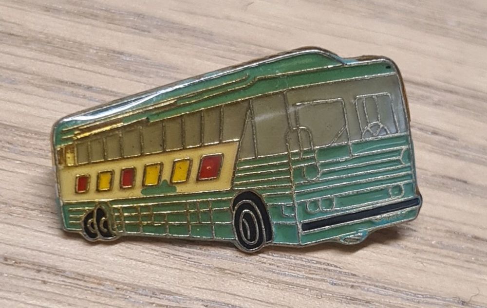 Pin's Car Bus Coach (Gebraucht) in Noville für CHF 2 – mit Lieferung ...