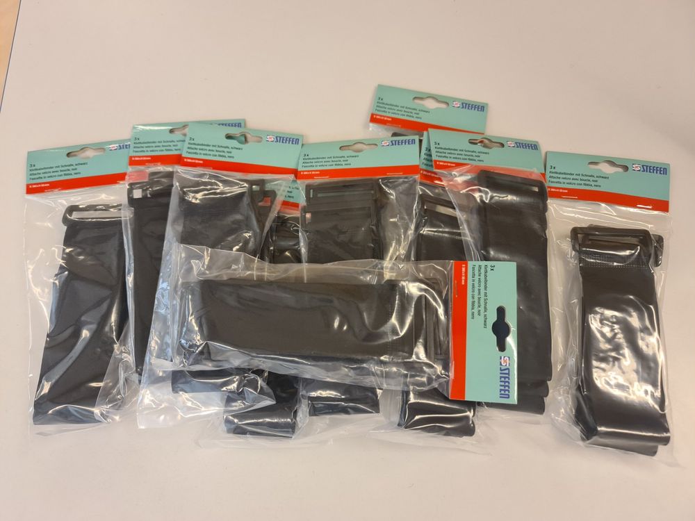 Posten Klettkabelbinder mit Schnalle ab 1.- (Neu und originalverpackt) in Krinau für CHF 5 – mit ...