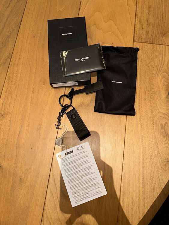 New Saint Laurent YSL leather key ring (Neu und originalverpackt) in St ...