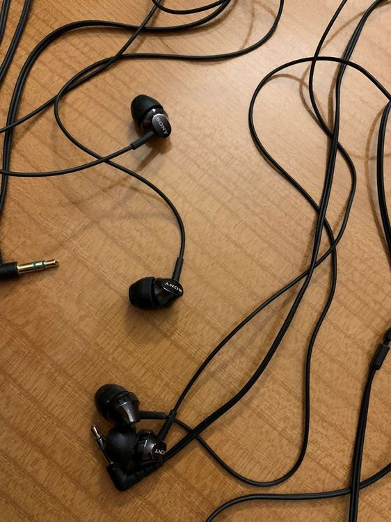 SONY MDR In-Ear-Kopfhörer 2 Stück (Gebraucht) in Zürich für CHF 9 – mit ...
