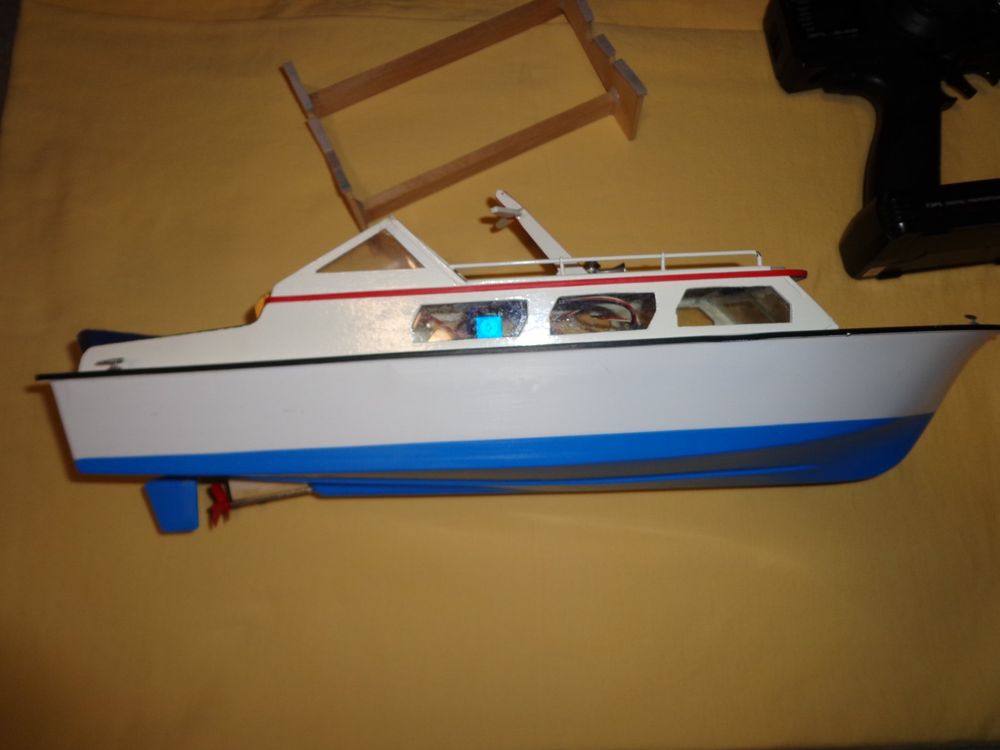 GRAUPNER RC-Motorboot CARINA aus 80er Jahren, Best.Nr.2143 (Gebraucht) in Camorino für CHF 186.5 ...