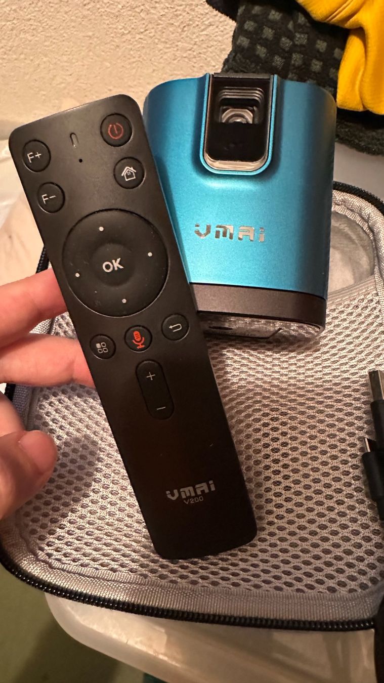 Umai V200 Mini Projektor - Super Zustand, wenig benutzt! (Gebraucht) in ...