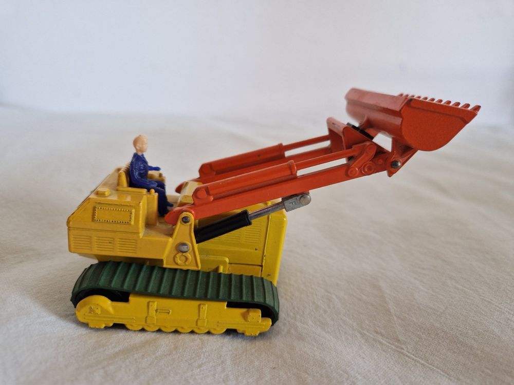 Matchbox Made in England Caterpillar traxcavator (Gebraucht) in ...