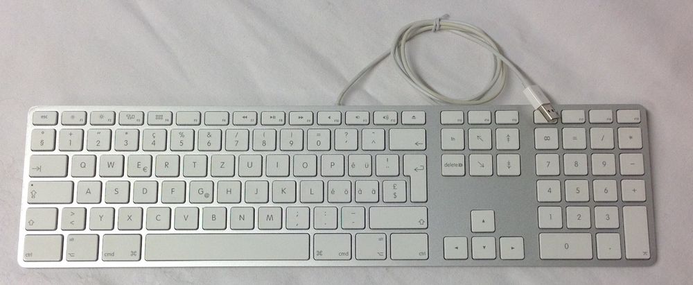 Apple Magic Keyboard mit Zahlenblock Swiss USB weiss/silbern (Gebraucht ...