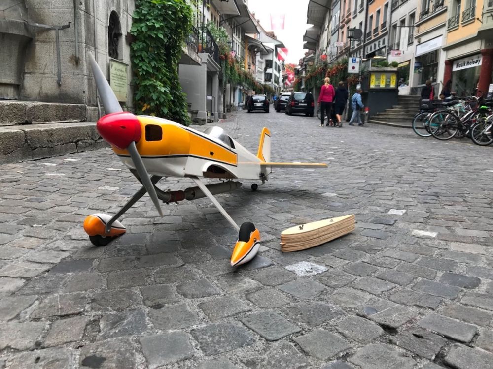 EXTRA gross Flugzeug BENZINER ca 150cm (Gebraucht) in Thun für CHF 390 ...