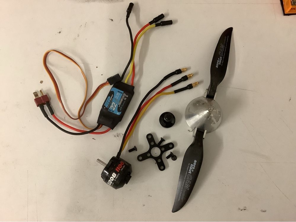 Brushless Motor 2208, ESC Regler 22A (2-3s), Klapp-Propeller (Gebraucht ...