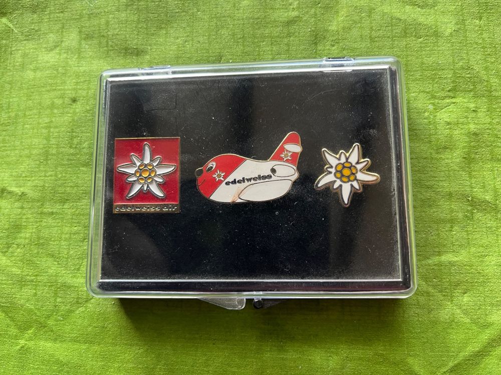 Flugzeug Edelweiss Air Pin Set in Box (Gebraucht) in für CHF 15 – mit ...