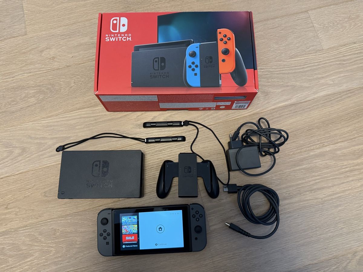 Nintendo Switch Set inkl. Dock & Case (wie neu) (Neu (gemäss ...