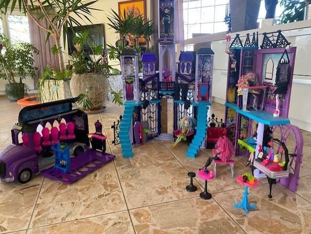Monster High Deluxe High School + Bus | Kaufen auf Ricardo