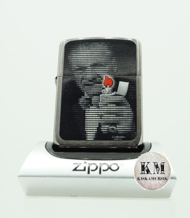 ZIPPO® 1941 REPLICA - FOUNDERS PRINT - 2013 - UNGEZÜNDET (Neu (gemäss ...