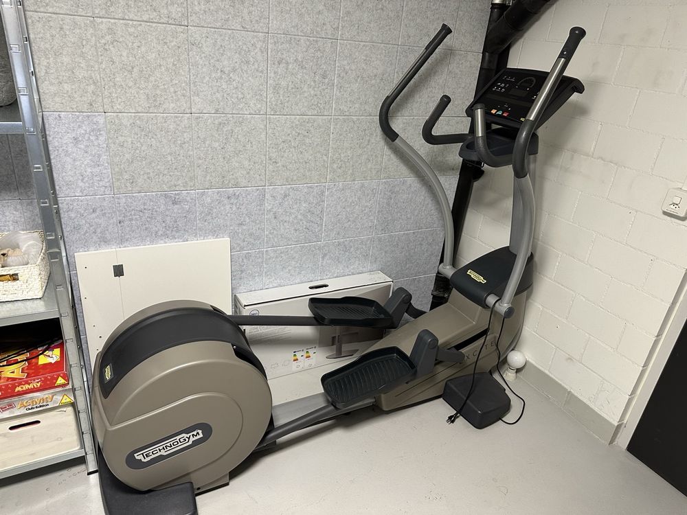 Technogym Synchro EXC 700 Crosstrainer 💪 (Gebraucht) in Luzern für CHF ...