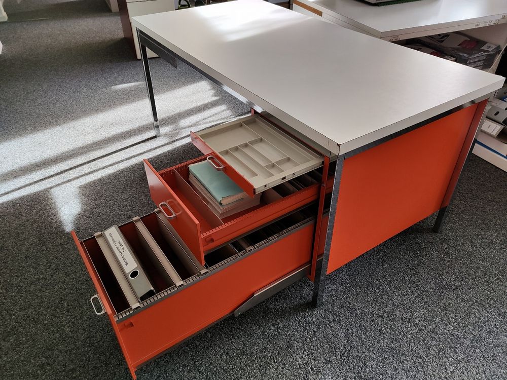 Bigla Pult mit Korpus (Metall), 60er Jahre (Gebraucht) in Luzern für ...