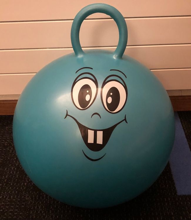 Hüpfball mit Griff - türkis (Gebraucht) in Hildisrieden für CHF 7 – mit ...