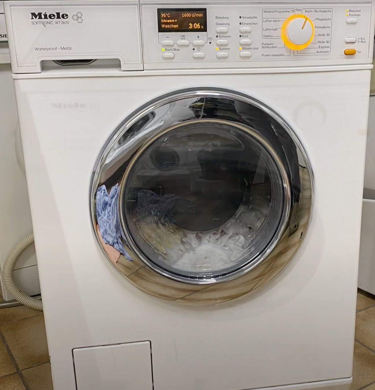 Miele Softtronic Waschtrockner WT 26-70 CH WPM (Gebraucht) in Flaach für CHF 80 – nur Abholung ...