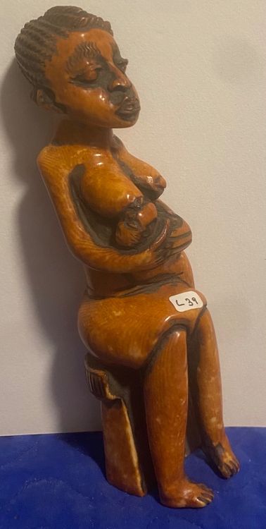 Sehr alte Afrikanische Handgeschnitzte sitzender Figur | Kaufen auf Ricardo