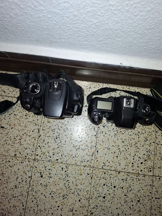 Lot de 2 appareils photo argentiques Canon et Nikon. (D'occasion) à Le ...