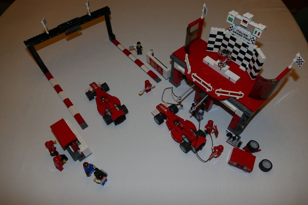 LEGO 8672 - Ferrari Finish Line (M. Schuhmacher / F. Massa) (Gebraucht ...