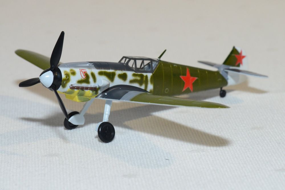 Busch 25004 Messerschmitt BF109 G2 Beuteflugzeug Sovjet 1:87 (Neu ...