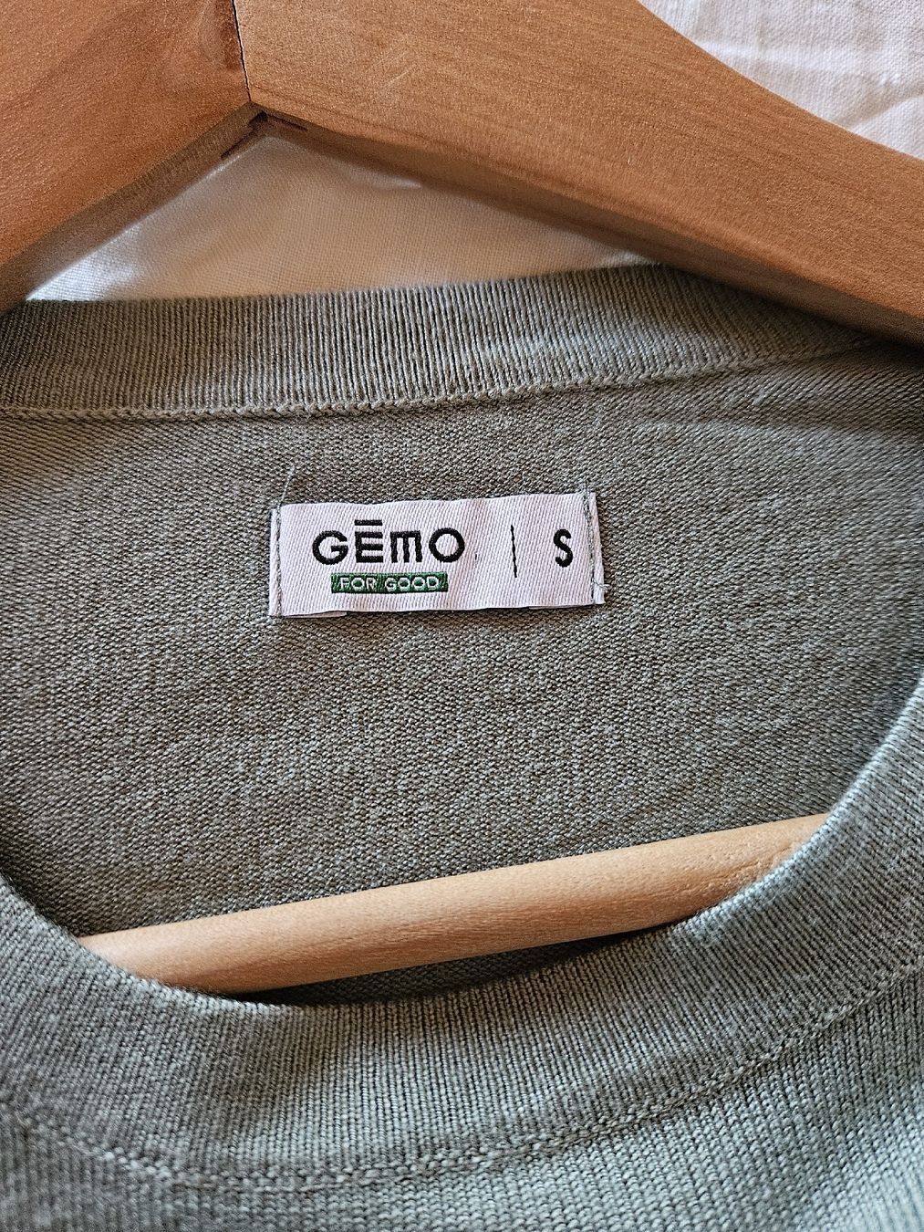 Joli pull vert (D'occasion) à Muraz (Collombey) pour CHF 6 – avec ...