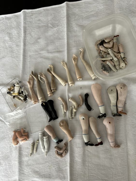 Grosses Lot von antiken Porzellanbeinen und Armen (Gebraucht) in Zumikon für CHF 39 – mit ...