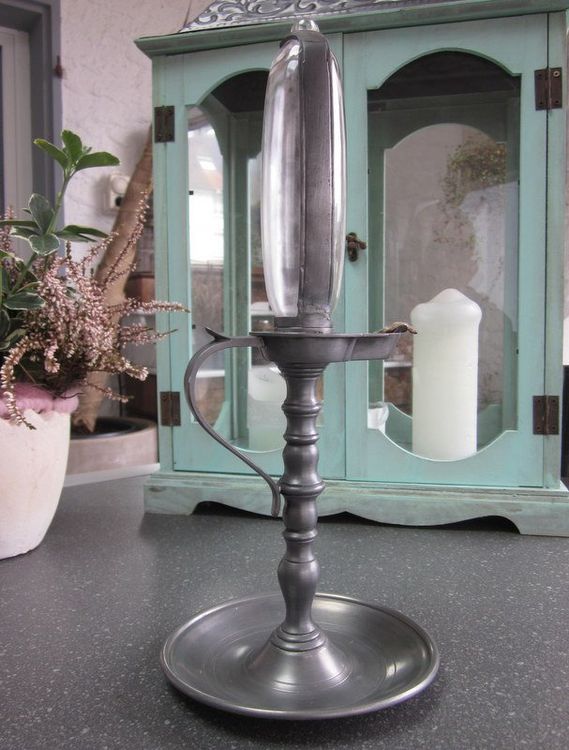 Alte Zinn Oellampenuhr, Oel-Lampe mit Glasbehälter (Gebraucht) in Bischofszell für CHF 73 – mit ...