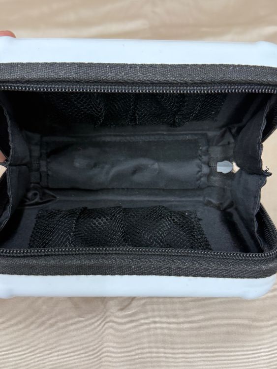 Rimowa × Lufthansa First Class Amenity Case – White/Black (Gebraucht ...