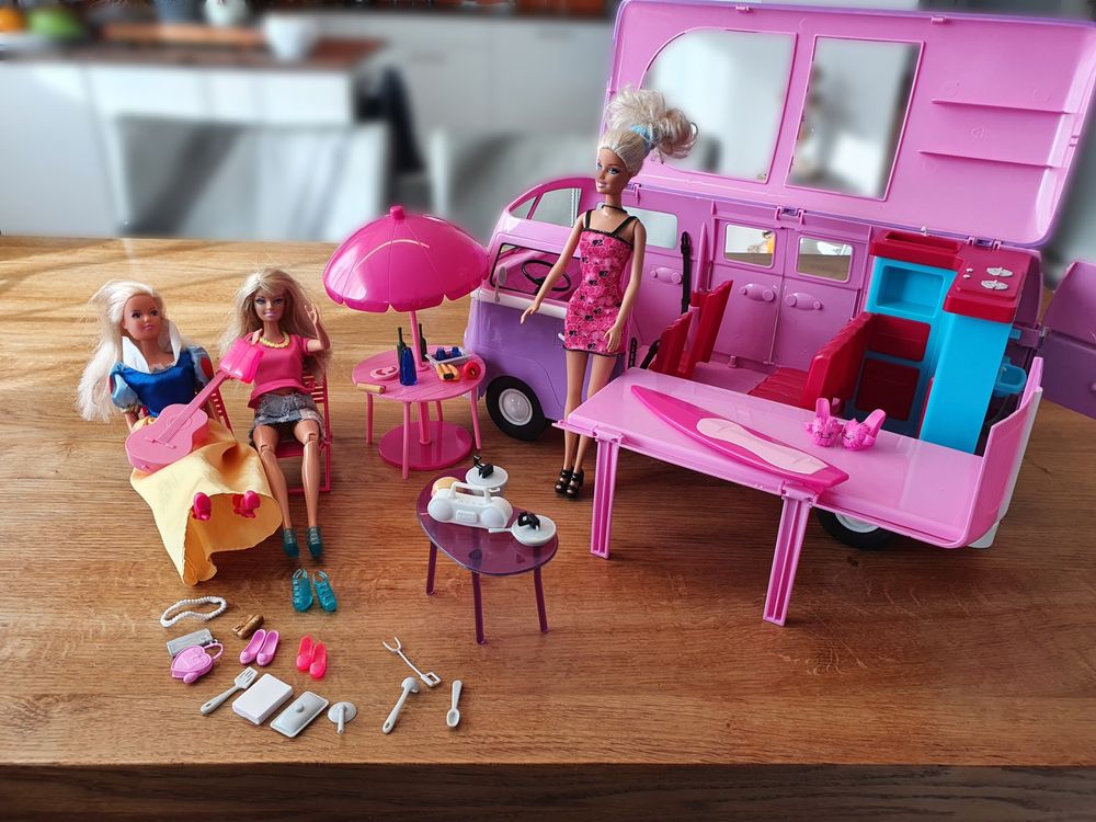 Barbie - Hawaii Camper Bus mit 3 Barbie und Zubehör | Acheter sur Ricardo