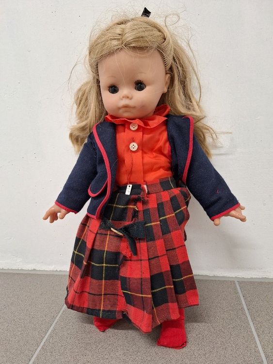 Poupée avec ses habits, selon photos (D'occasion) à Saxon pour CHF 14 ...